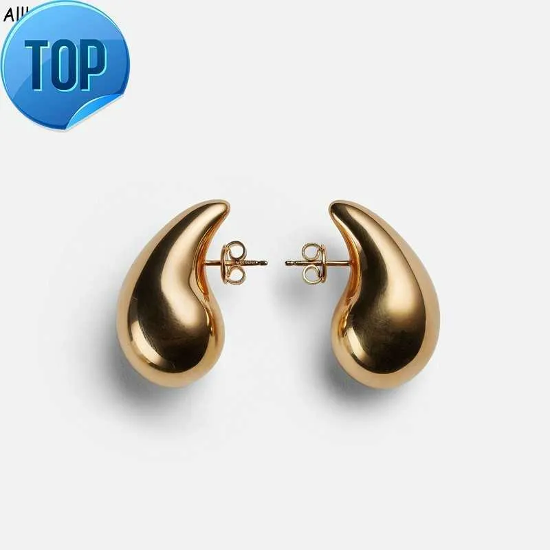 How to Style Feather Hats: Tips and Ideas for a Fashionable Look