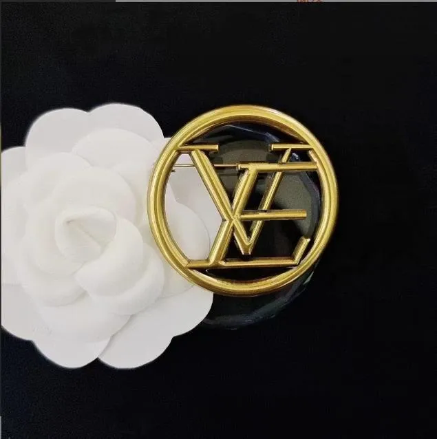 Designer Brooches: Elegant Crystal Brooch With Faux Pearls Fashionable ...