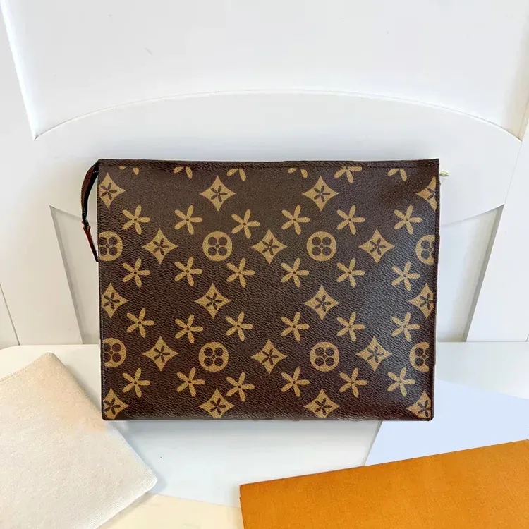 DHgate.com:Luxury Leather Toiletry Bag for Men and Women, Designer ...