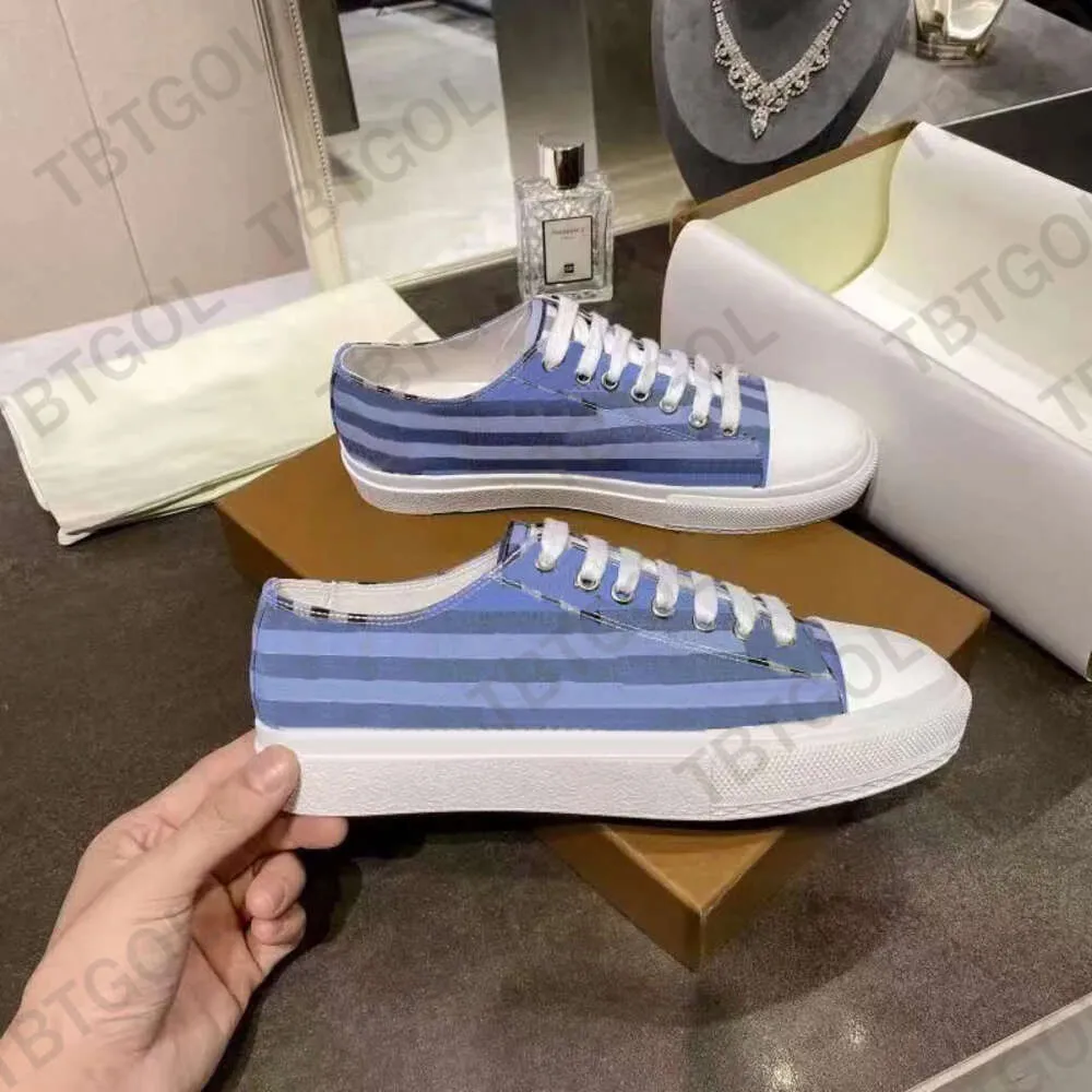 Designer Vintage Print Check Canvas Sneakers For Men Two Tone Cotton ...