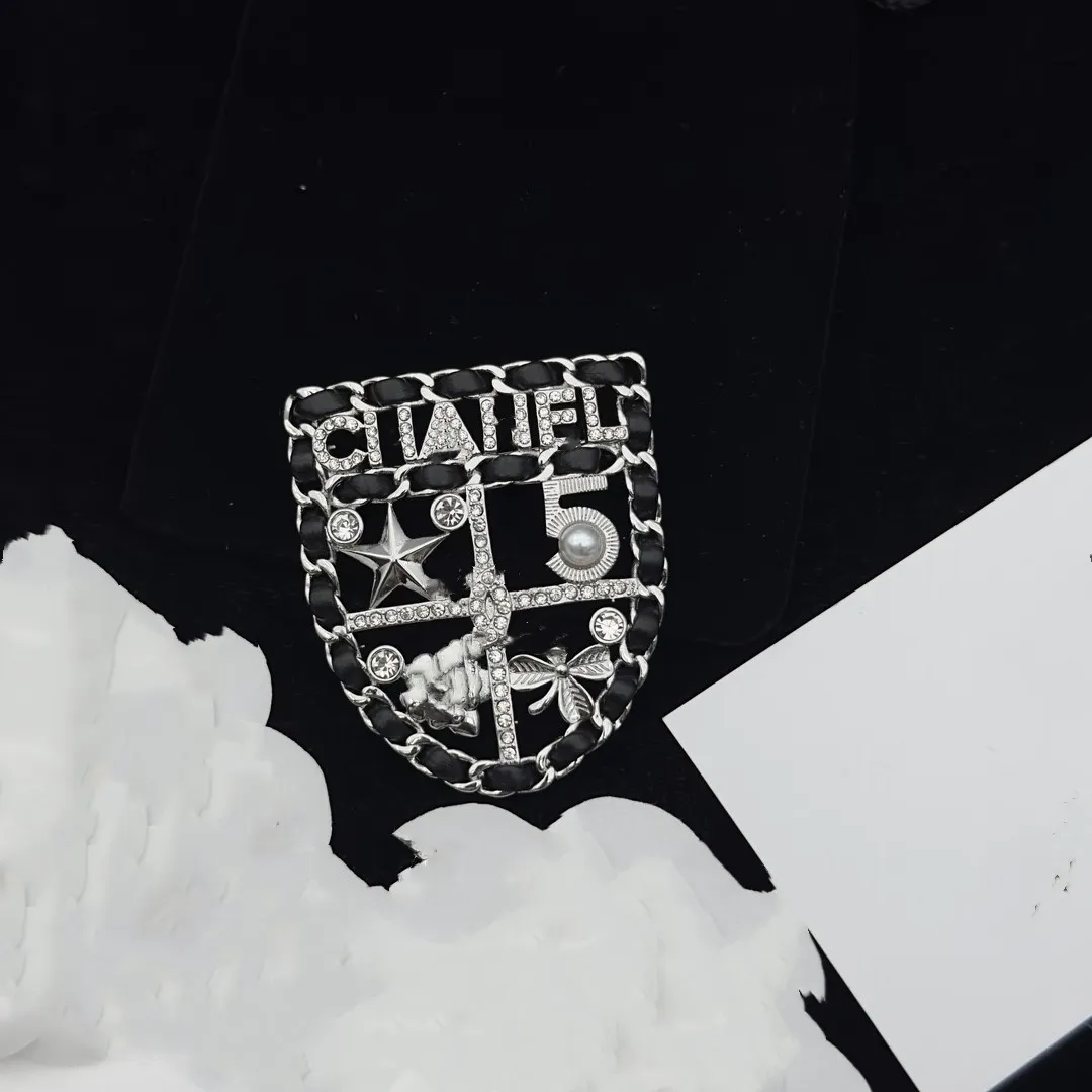 Luxury Designer Double Letter Pins For Women Cape Buckle C Clasp Brooch ...