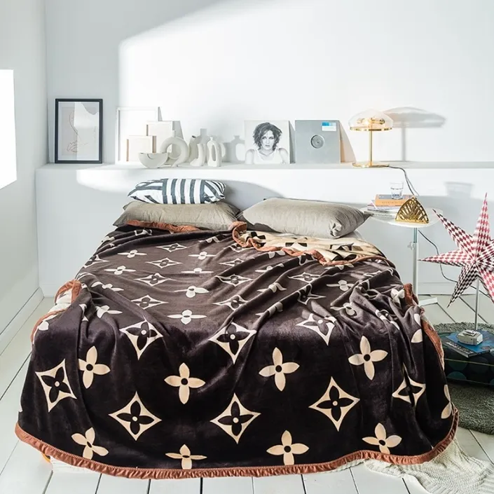 DHgate.com:Wholesale Popular Light Luxury Fashion Brand Blanket Duplex ...