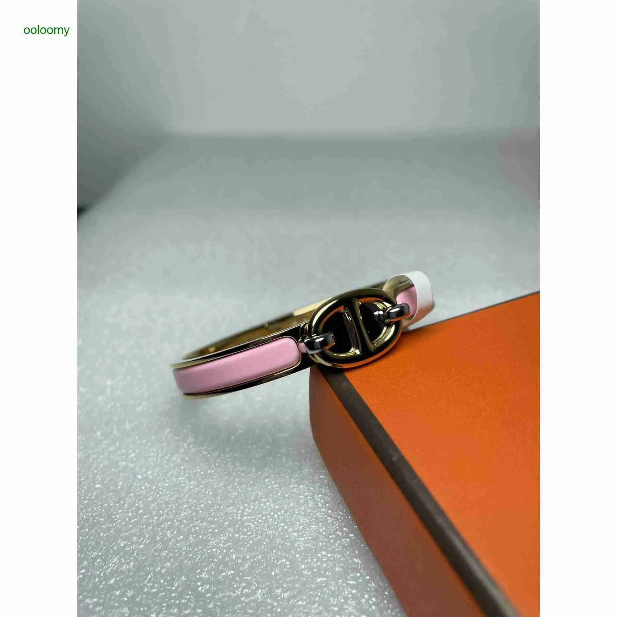 DHgate.com:Exquisite Gold-Plated Enamel Pig Nose Bracelet: High-End ...