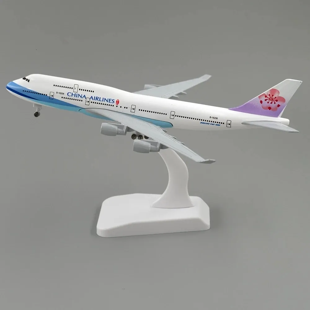 20cm Boeing 747 Aircraft Modle With Landing Gear Taiwan B747 Alloy ...