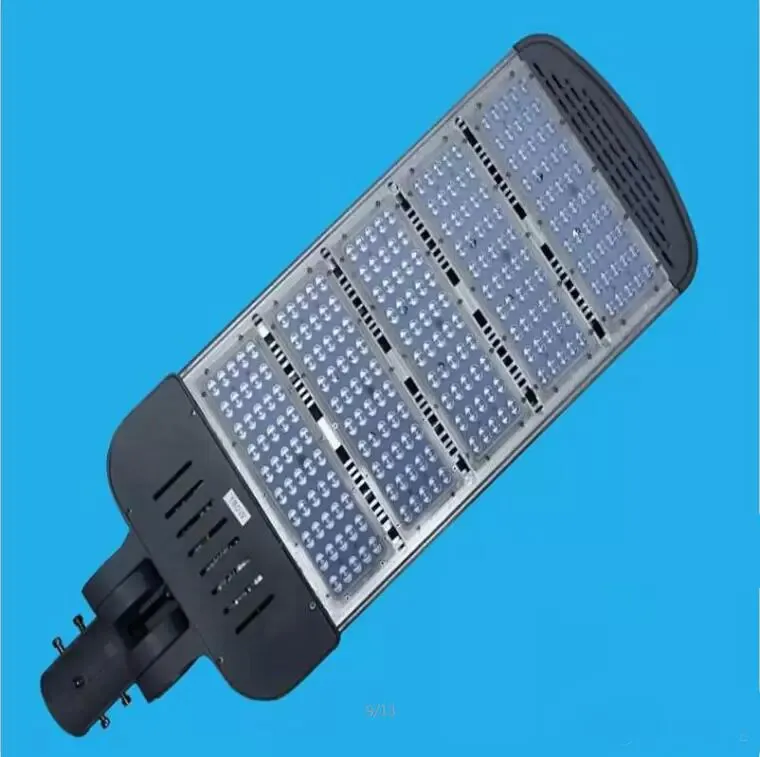 Outdoor Solar Pole Lamps High Pole LED Street Light 80W To 250W Road ...