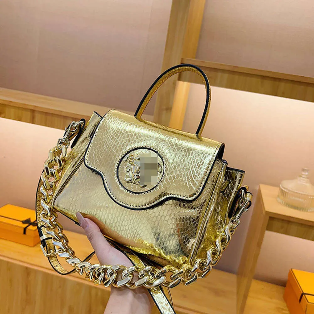 DHgate.com:2024 Designer Western-Style Versatile High-End Handbag ...