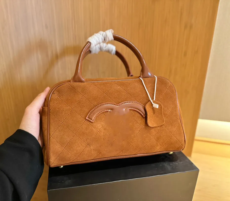 DHgate.com:Channel Designer Top-quality Cf Designer Bowling 23ss Bag ...