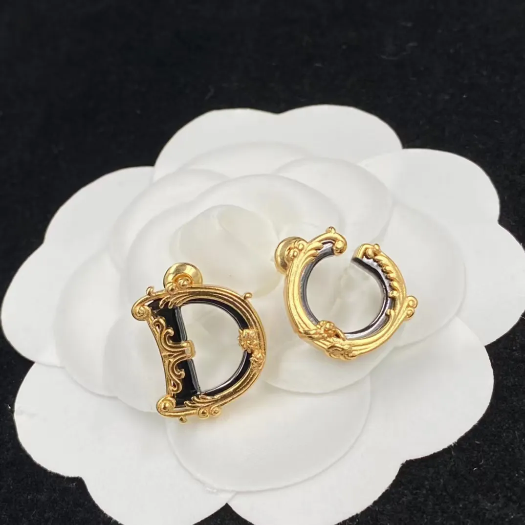 Classic Gold Stud Earrings Fashion Simple Letter Earrings Women Wedding ...