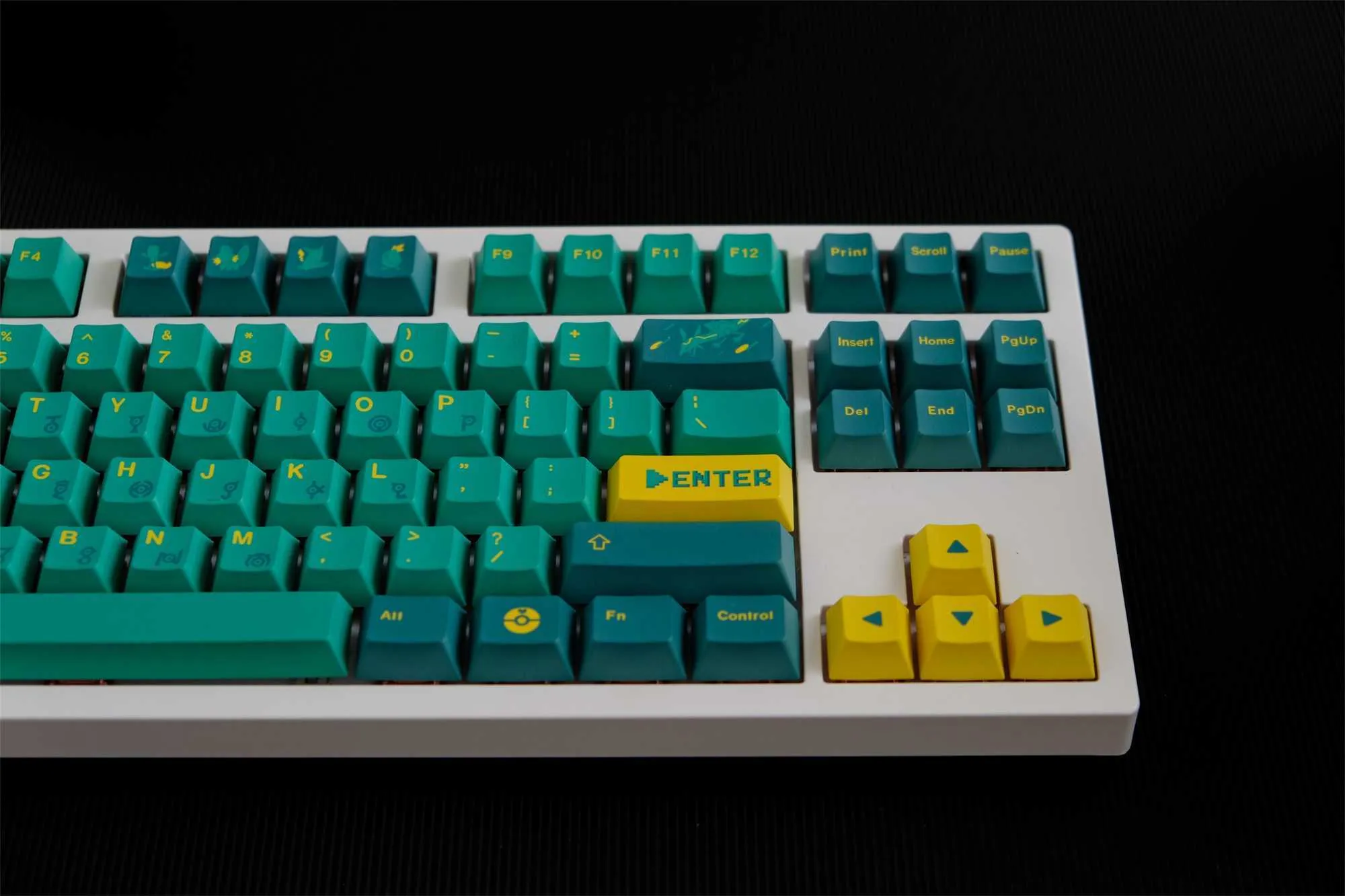 GMK Alter Rainbow EVA NO.1 Bear Gura 129-Key PBT Cherry Profile Keycaps ...