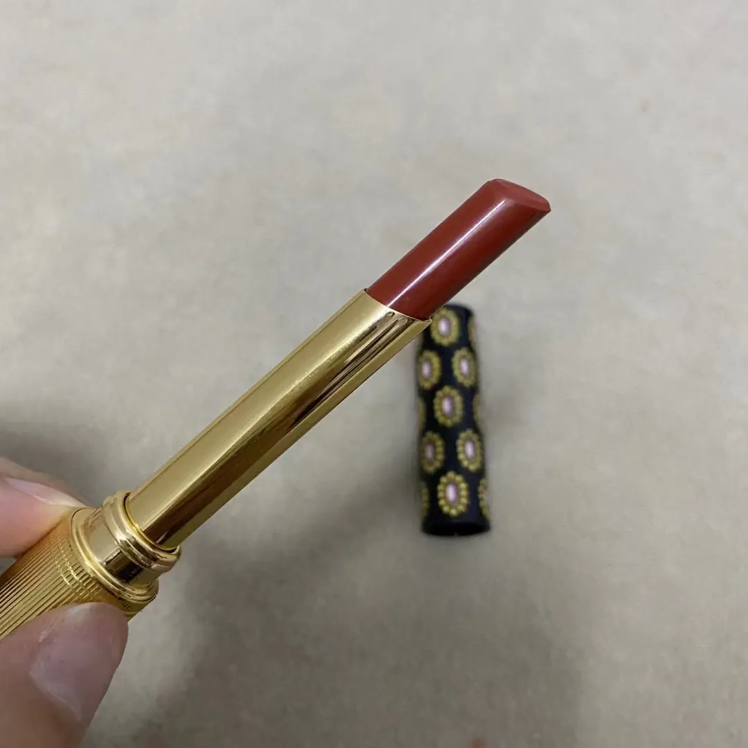 Luxury Lip Color Gloss Liquid Lipstick Foundation Makeup Glow And Care ...
