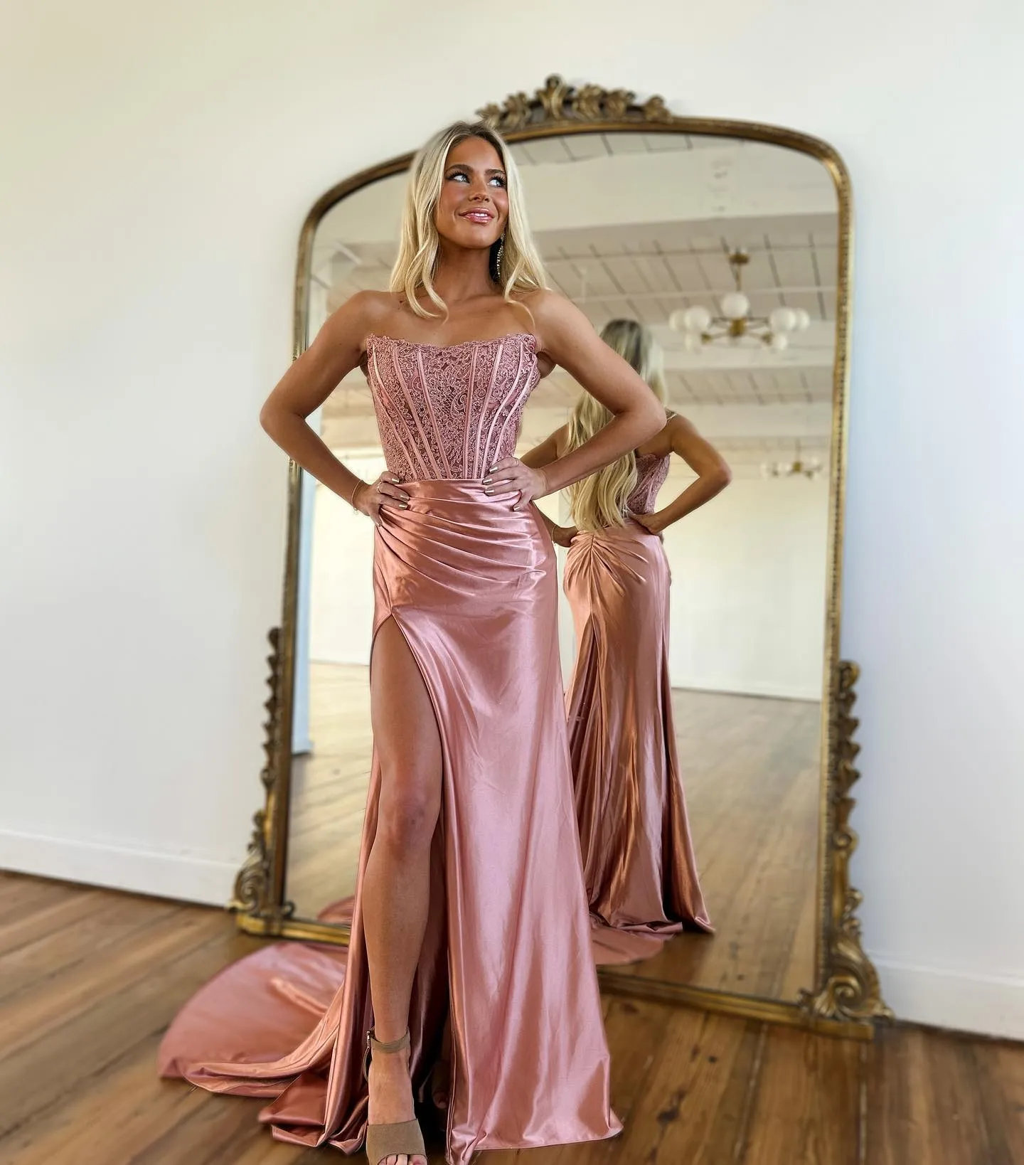 Red Capet Runway Royal Emerald Red Fitting Corset Green Velvet Prom ...