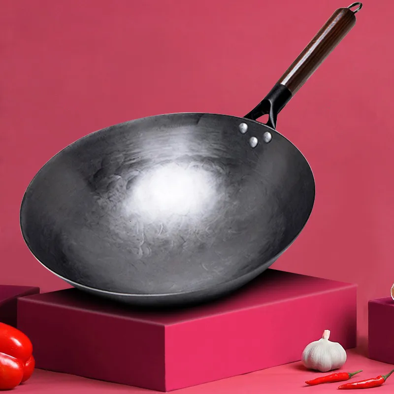 Hand Forged Iron Wok: Traditional Non Coating Wok With Wooden Handle ...