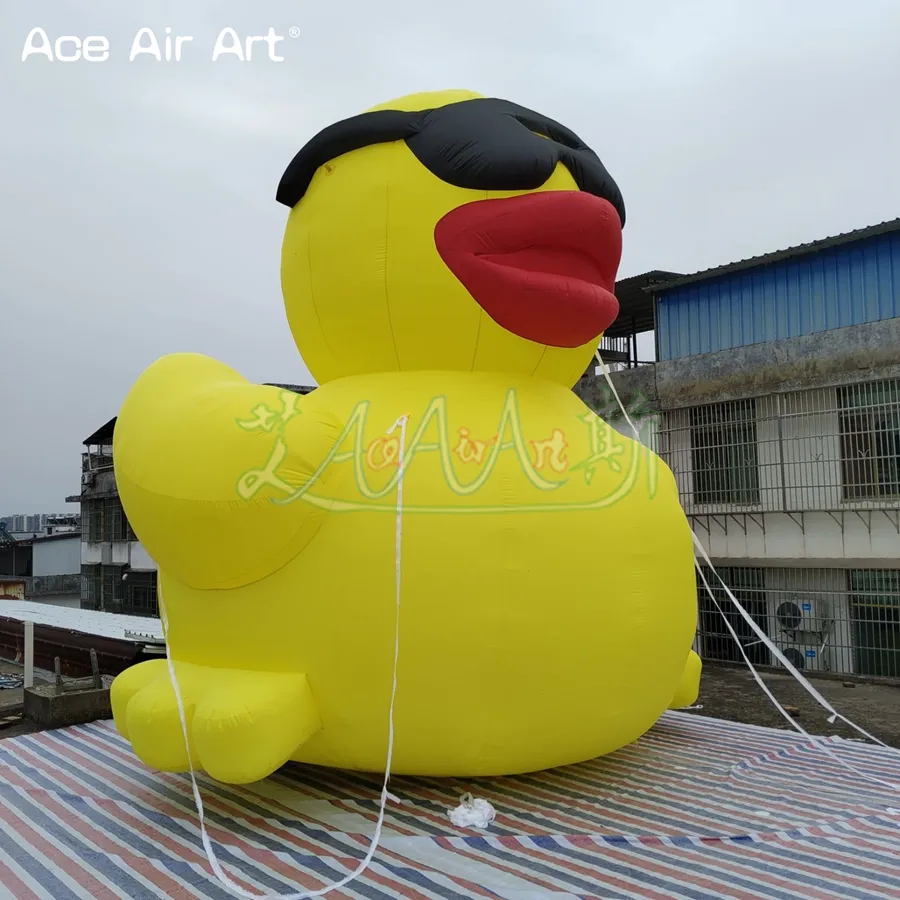 Giant Custom Inflatables: Large Yellow Inflatable Duck Model For Events ...