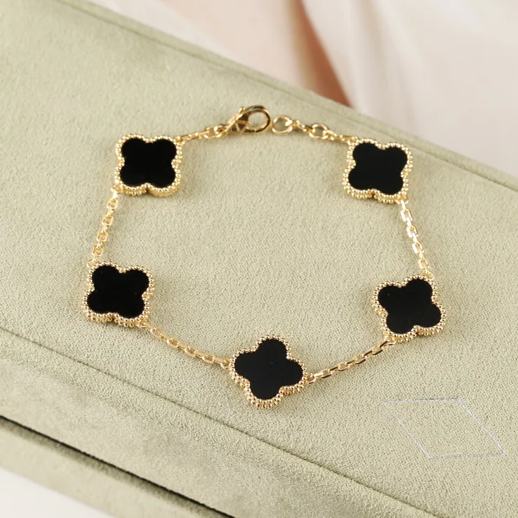 What are the Best Ways to Style a Chain Link Bracelet?