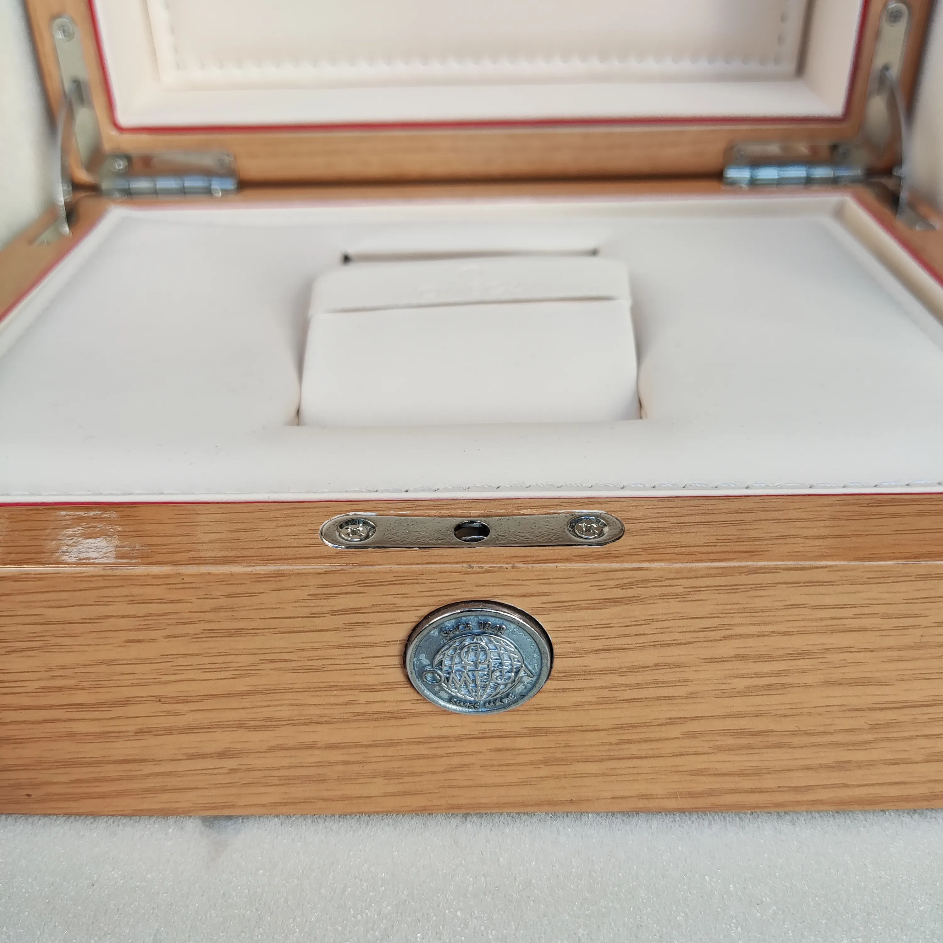 DHgate.com:Luxury VIP Packaging Box for Watches - Faux Leather, Velvet ...