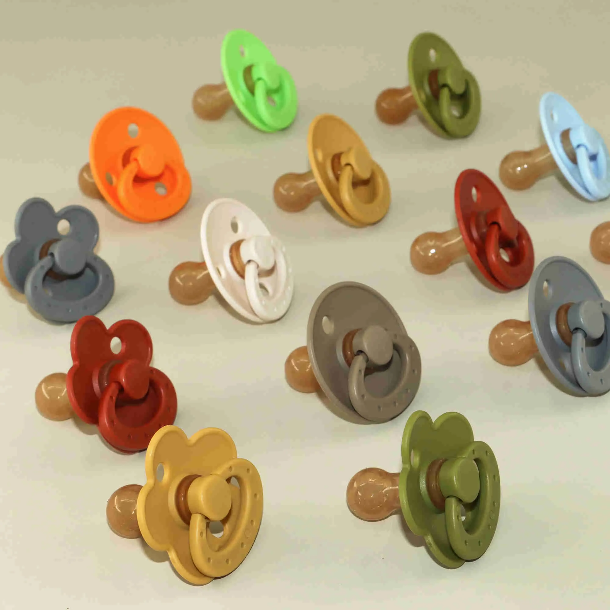 Silicone Pacifier Holder & Feeding Pacifiers: Round Soft Silicone Baby ...