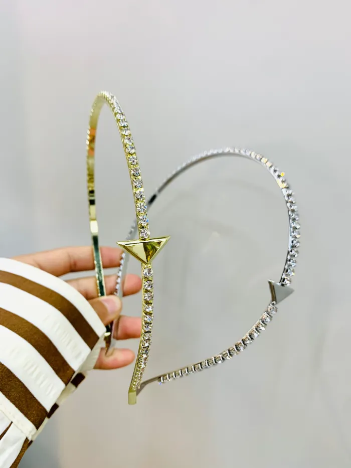 DHgate.com:High-End Inverted Triangle Label Alloy Letter Headband ...