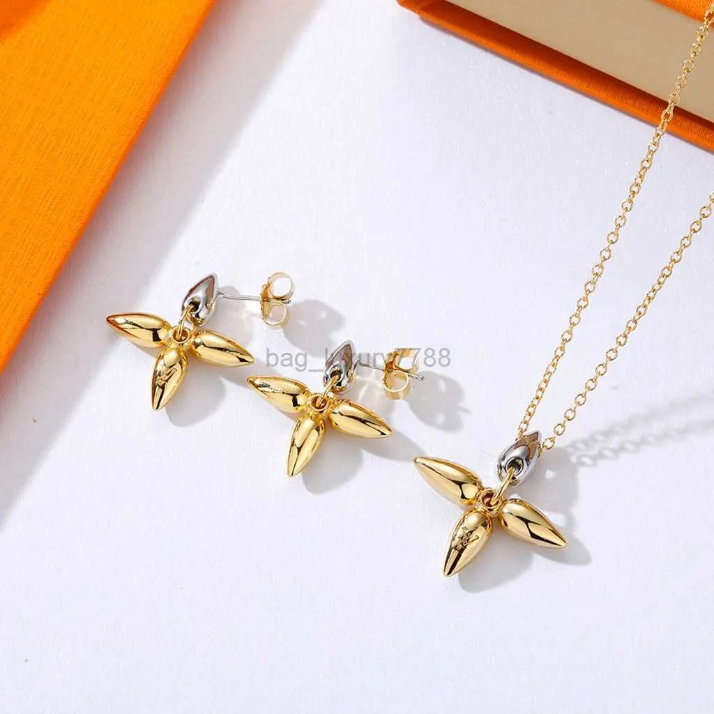 DHgate.com:Designer Jewelry Sets: Studs Letter Stud Earrings Necklace ...