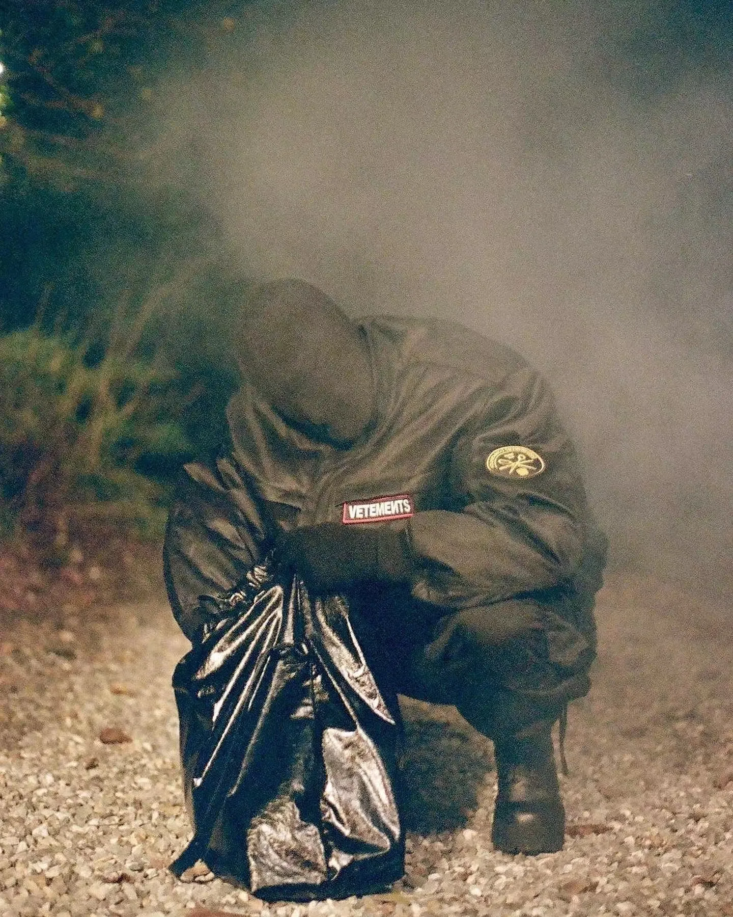 VETEMENTS Mens Oversized Washed Denim Jacket With Patched VETEMENTS Mens Oversized Washed Denim Jacket With Patched
