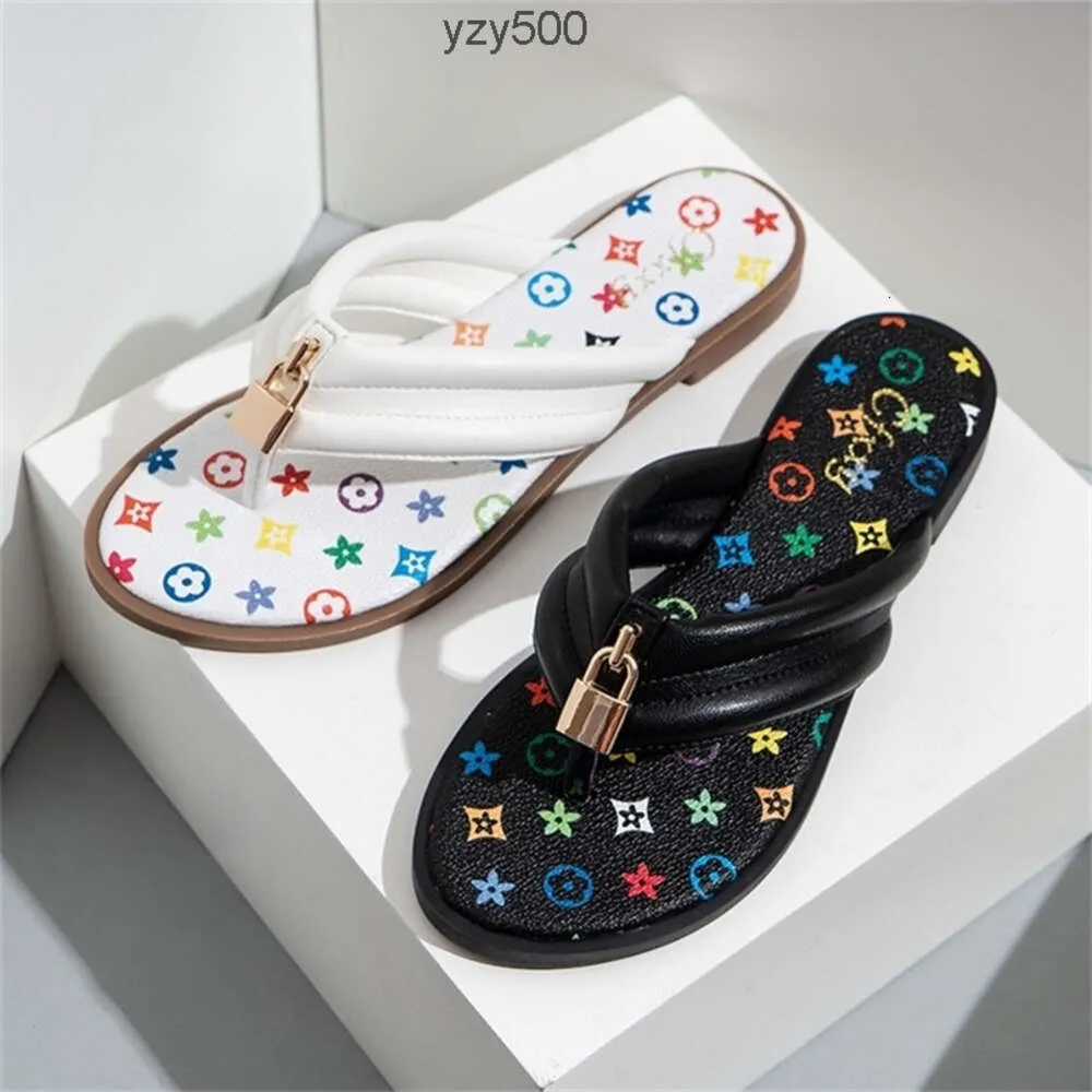 DHgate.com:Summer Cartoon Flip Flops | Anti-Slip Sandals for Women and ...