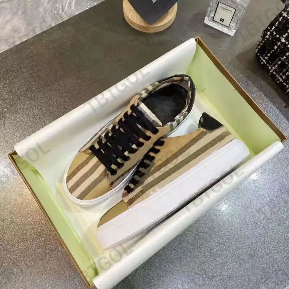 Designer Vintage Print Check Canvas Sneakers For Men Two Tone Cotton ...