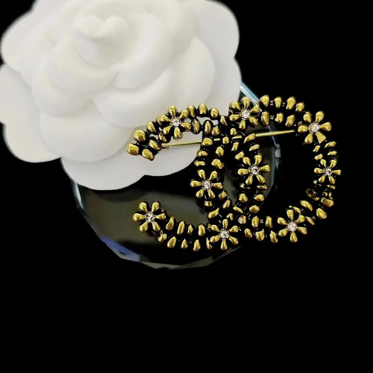 Brooch Pins, Exquisite Embellished Brooches, Elegant... From Green_rose ...