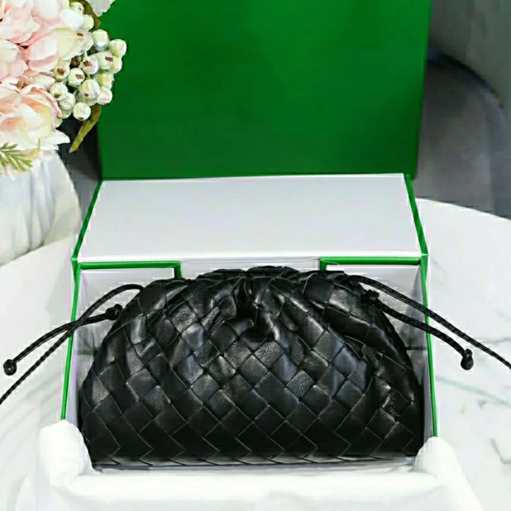 DHgate.com:Designer Cloud Woven Sheepskin Handbag, Exquisite Hand-Woven Womens Messenger Bag ...