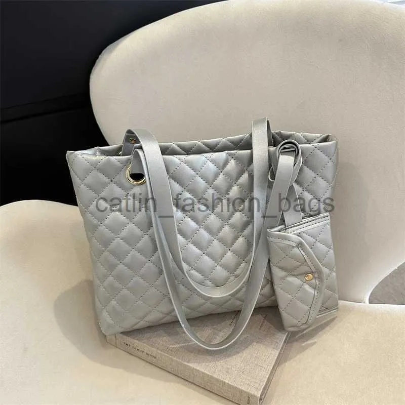 Black High Capacity Quilted Oversized Shoulder Bag For Women Soft ...