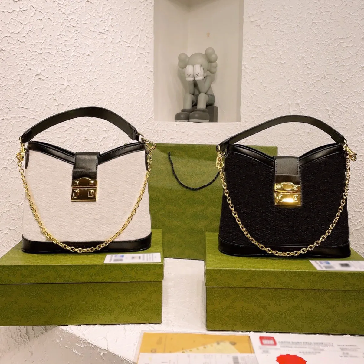 Retro Small Shoulder Bag Designer Debossed Leather Handbag Lock Closure ...