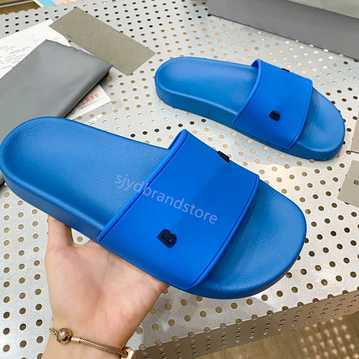 Stylish Unisex Designer Lands End Slippers With PU Foam Sole For Beach ...
