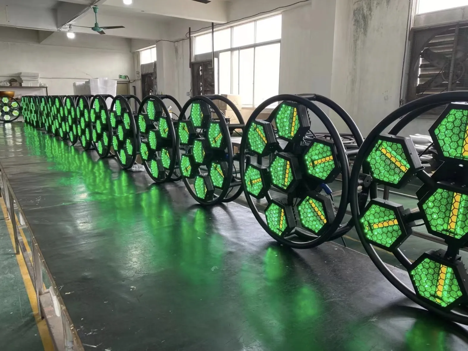 DHgate.com:RGB Revolving Downlights with UV Lamp: 4-Pack Stage Lighting ...