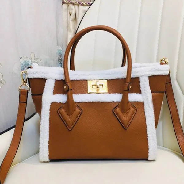 ON MY SIDE PM Tote Leather Bags For Women Soft Calf Leather Winter ...