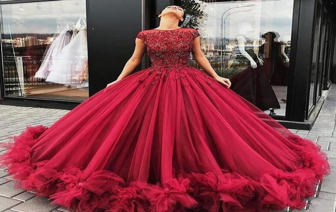 Red Ball Gown Prom Dresses Lace Appliques Beads Cap Sleeves Evening Gowns Ruffles Tulle Arabic