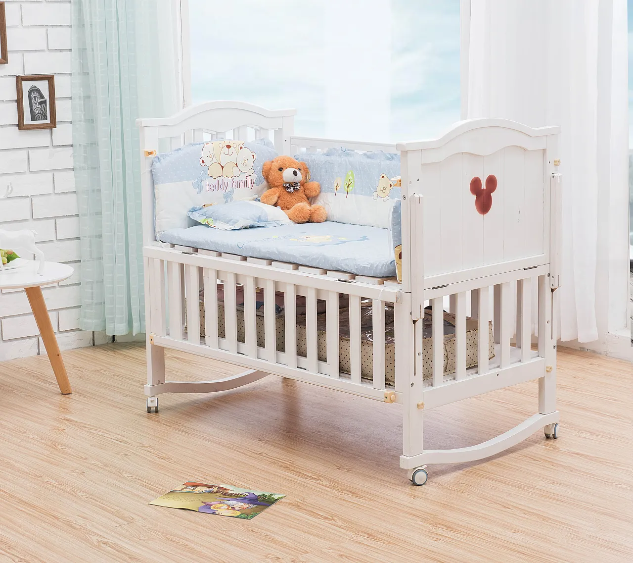 Lovely Baby Crib - Safe & Comfortable Newborn Bed, Portable Crib with ...