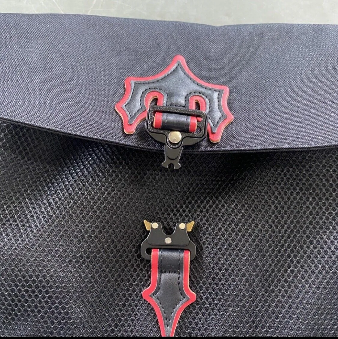 Fashion Stylish Trapstar Irongate T Messenger Bag 2 0 Black Red Cross ...