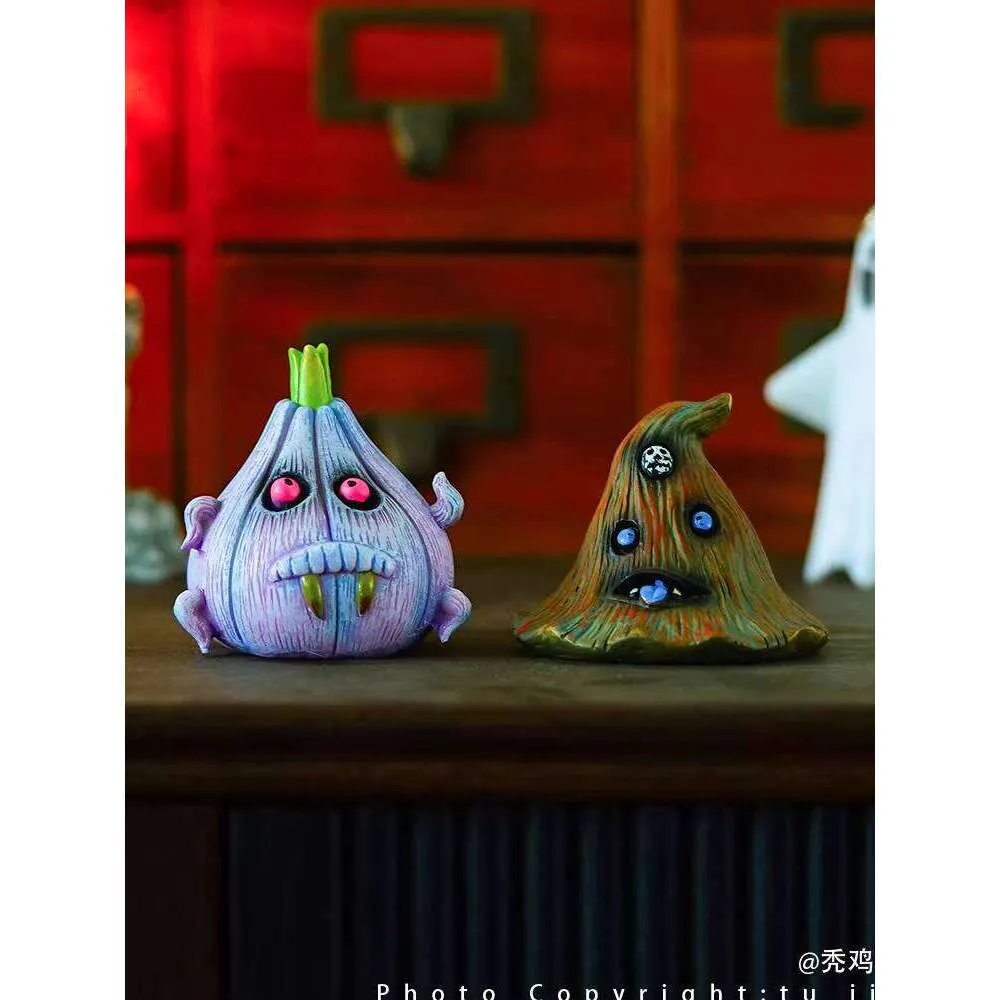 Spooky Halloween Surprise: Give Her A Mutated Vampire Garlic Stuffed ...