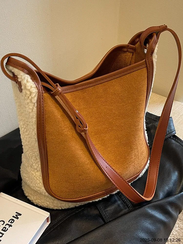 Chic Luxury Bag With New Design, Vintage Style Leather Diamonds, and ...