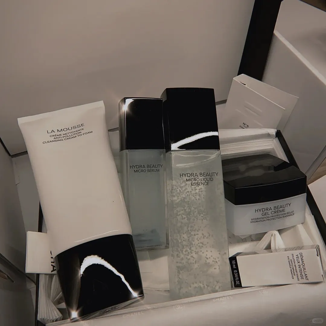 Camellia 4-Piece Skincare Sample Set: 40ml Toner, 30ml Lotion, 20ml ...