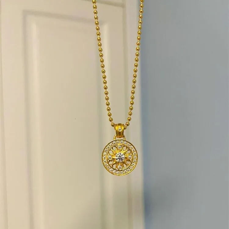 Light High End Feel Gold Shower Totem Necklace For Women Unique Niche ...