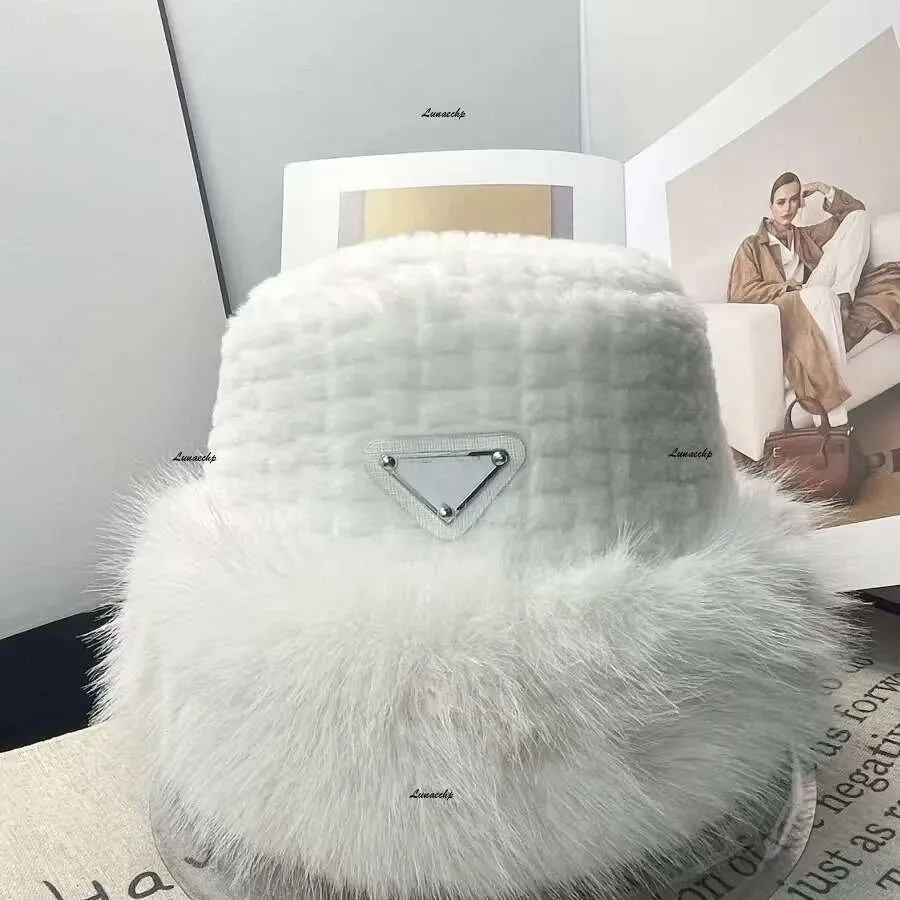 Designer P Hat Ear Muffs Bucket Hat Mens Hat Designer Woman Fashionable ...