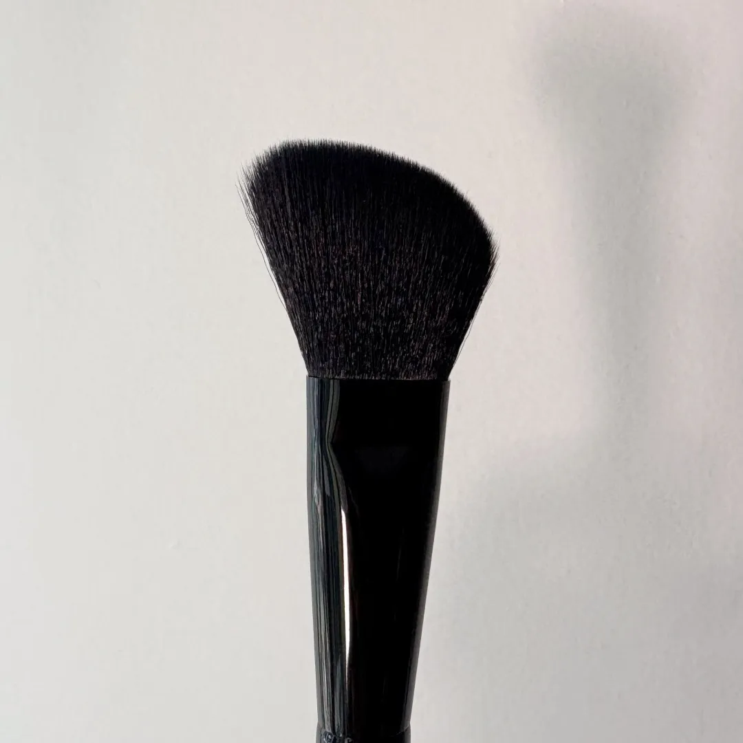 PINCEAU Professional Angled Powder Blush Contour Brush And Blush Classic Black Design For Makeup ...