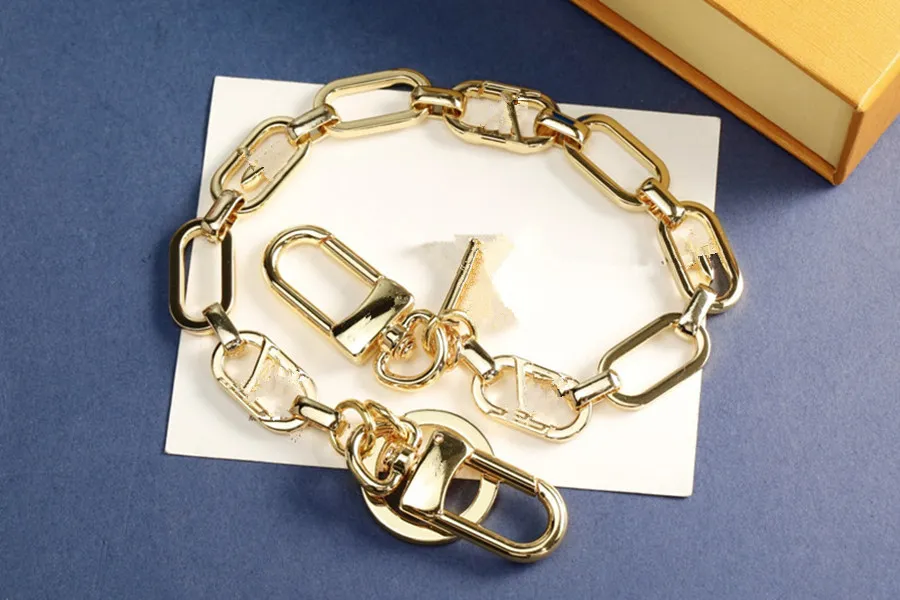 Luxury Designer Gold Letter Designer Keychain For Women Classic Alloy ...