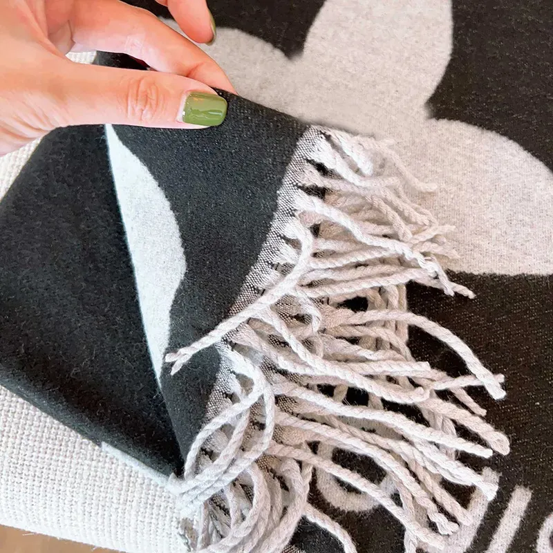Designer Womens Winter Scarf Thickened Warm Clover Letter Pattern ...