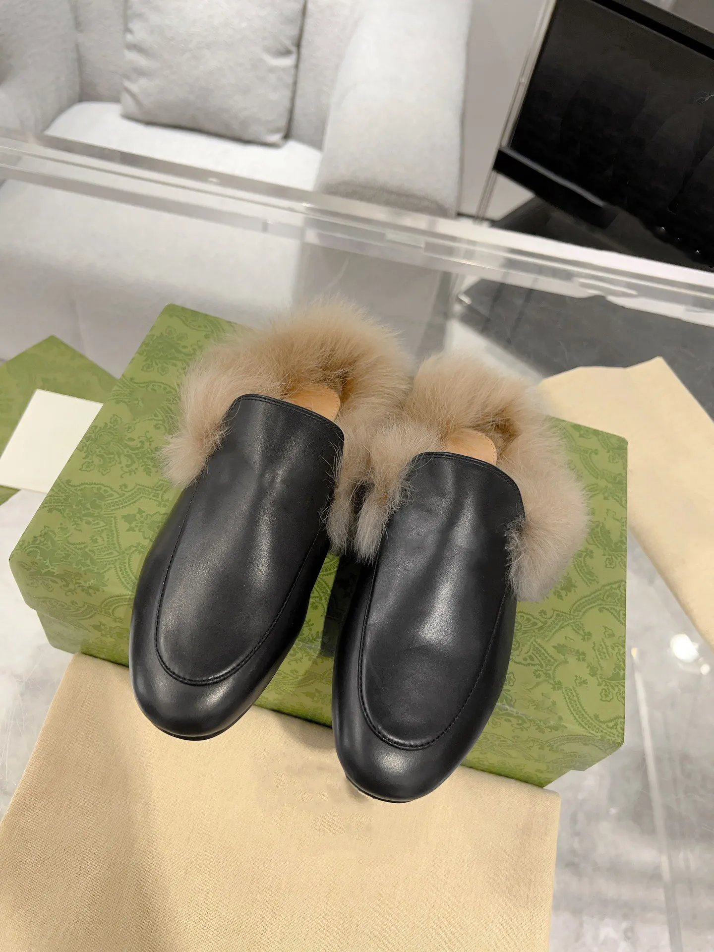 Bulk Designer Slippers For Women Leather Flat Sandals House Shoes ...