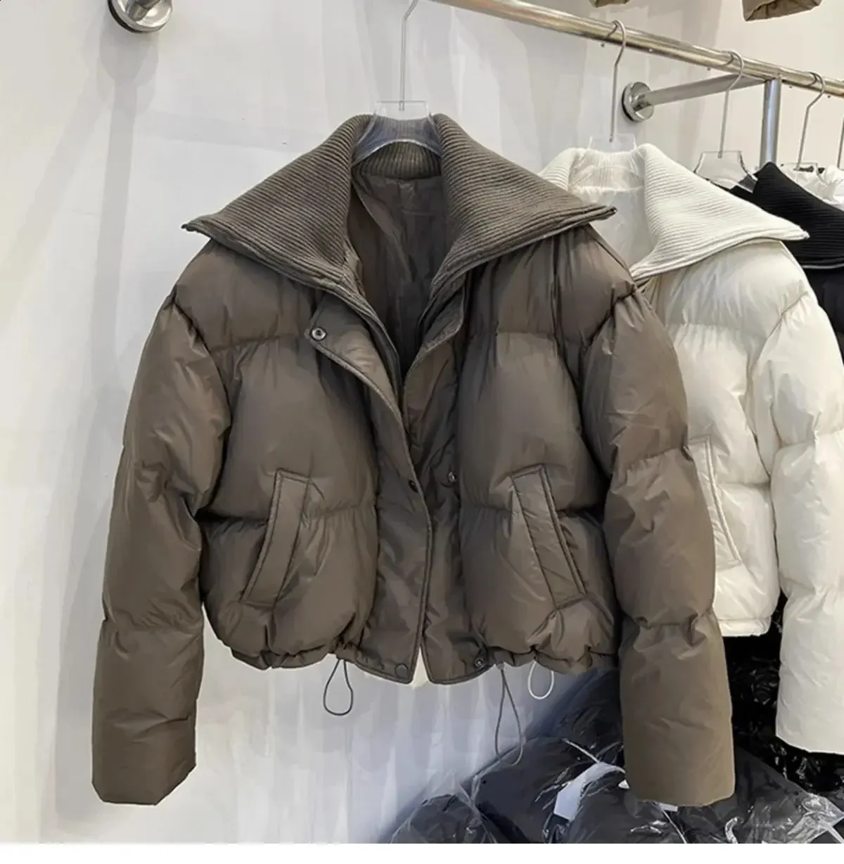 Winter Women's Fashionable Short White Duck Down Coat, Loose Fit ...