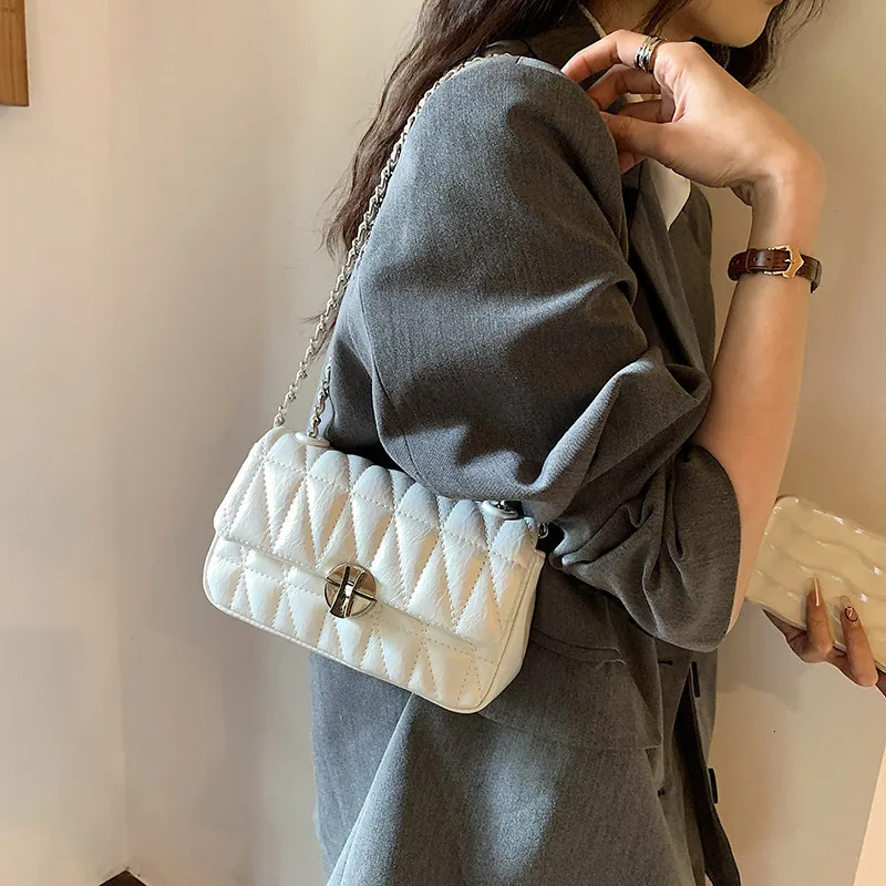 Women's Quilted Chain Shoulder Bag Small Square Crossbody for Commuter ...