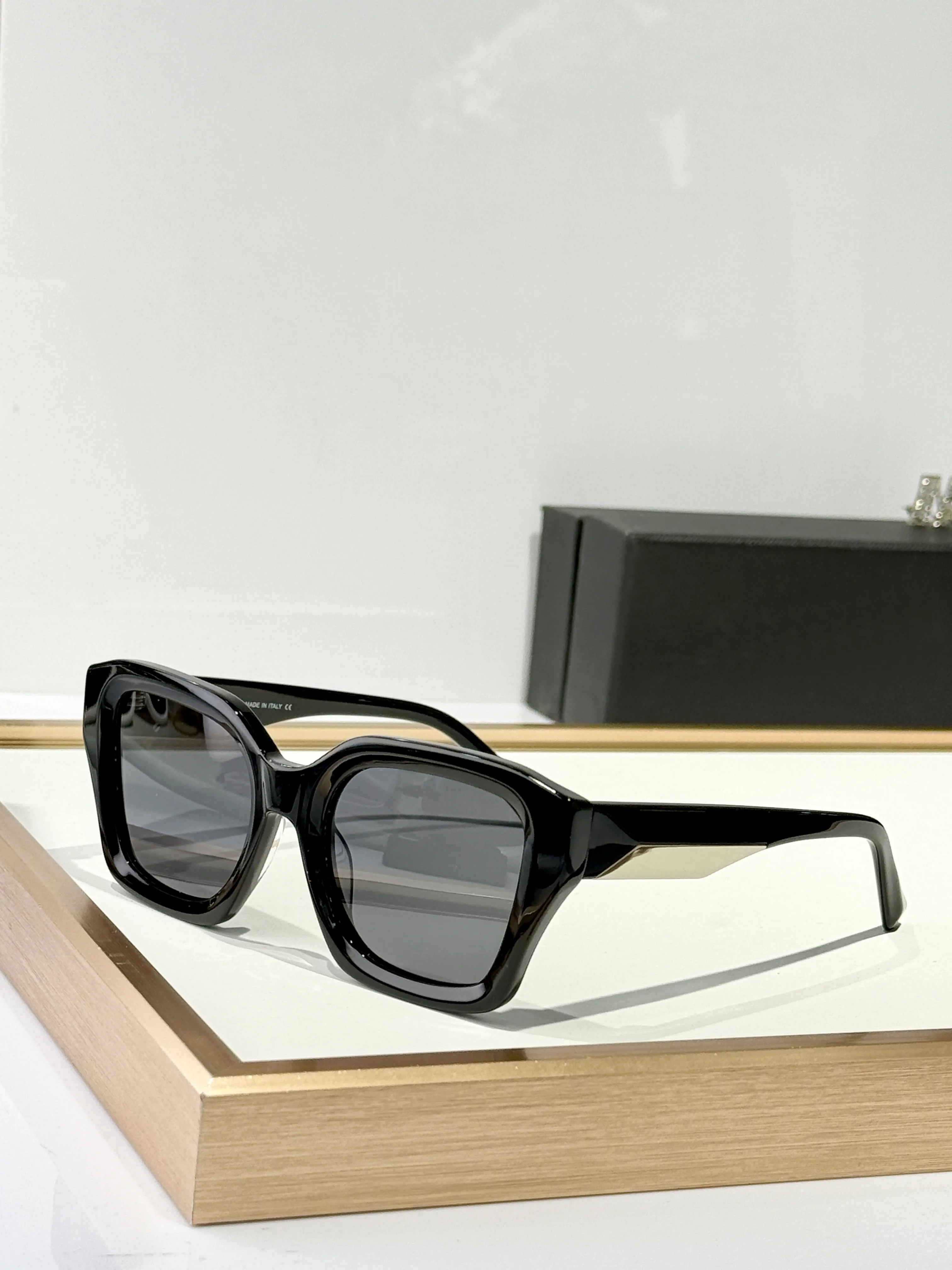 Designer Sunglasses For Men And Women: Latest Fashion Sun Glasses With ...