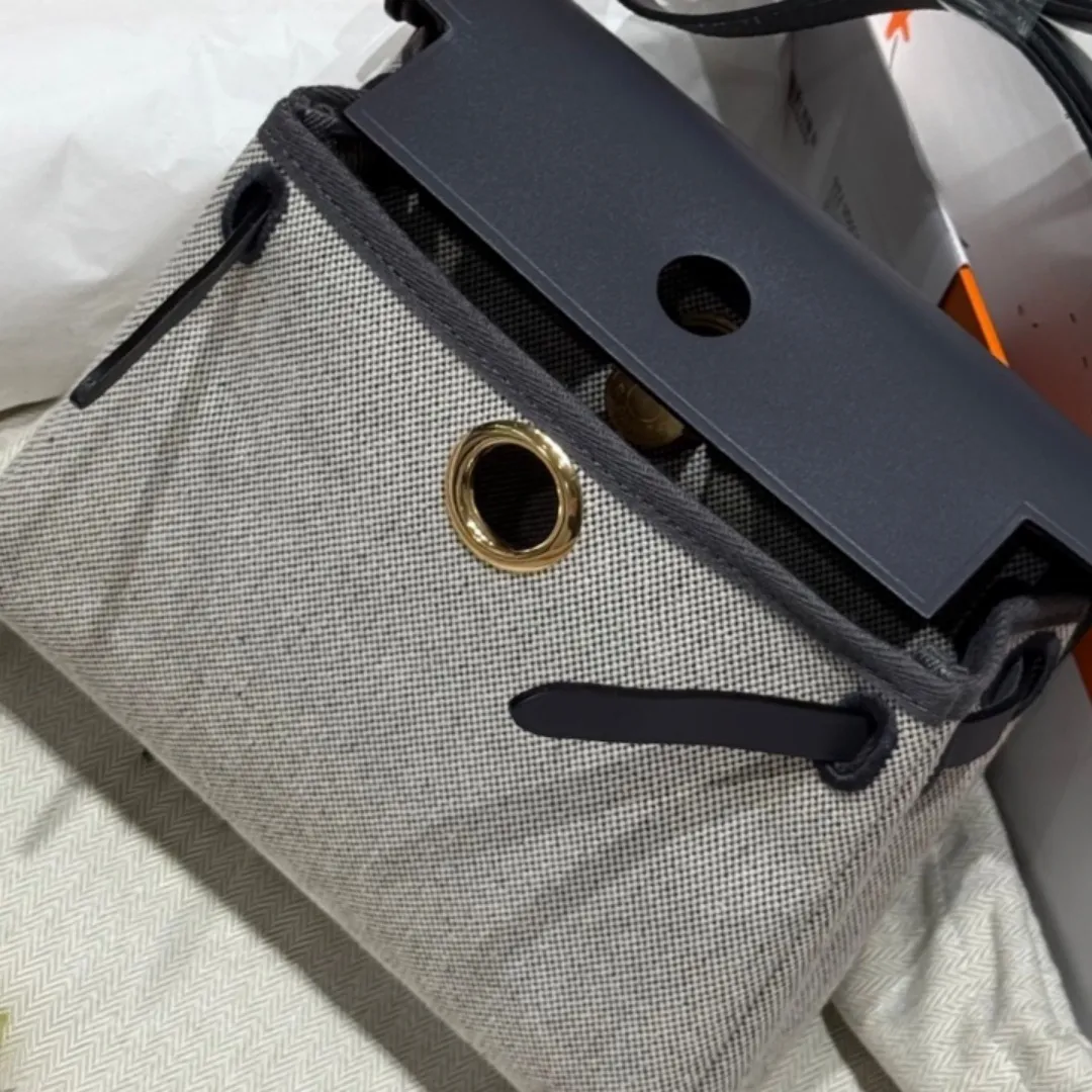 Designer Crossbody Messenger Shoulder Bag, Classic Fashion Mini 20cm in ...