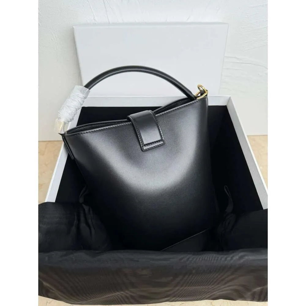 12a Luxury Cowhide Shoulder Bag Designer Bucket Handbag Versatile ...
