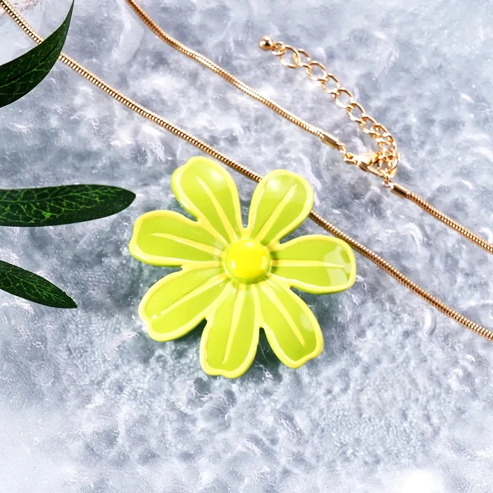 Adjustable Length Green Flower Necklace For Spring And Summer Travel ...